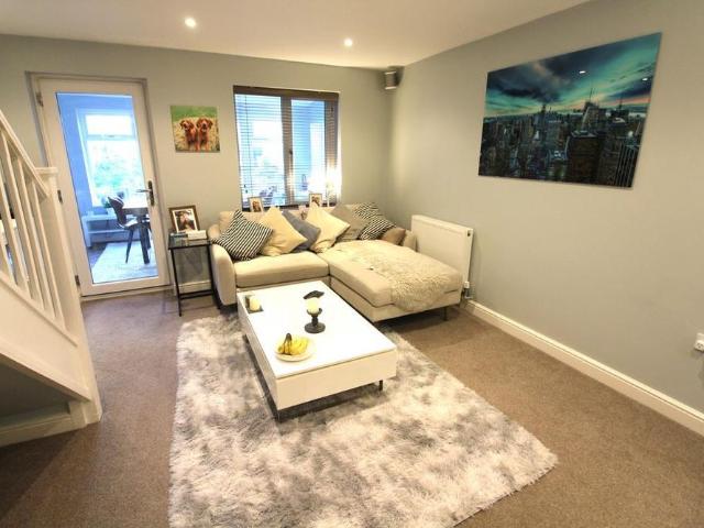 2 bedroom terraced house to rent