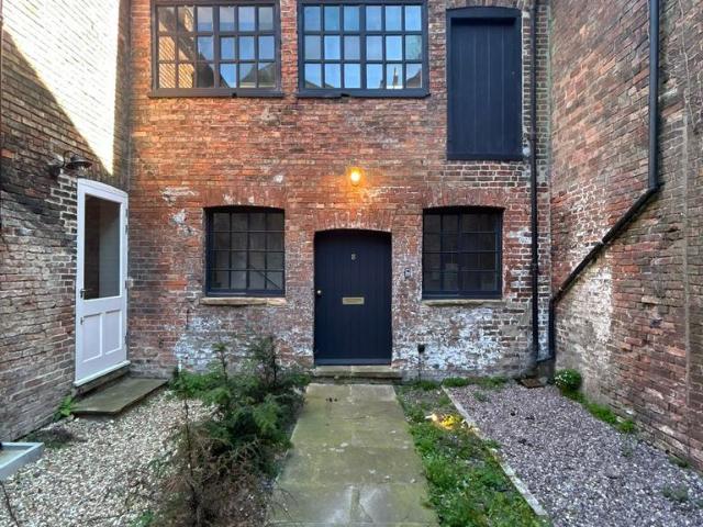2 bedroom terraced house to rent