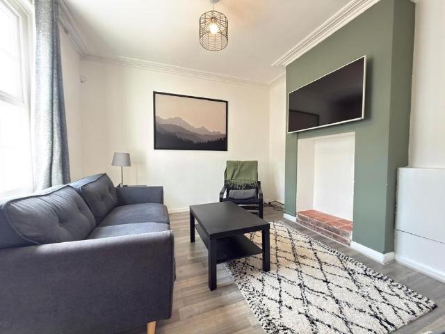 2 bedroom terraced house to rent