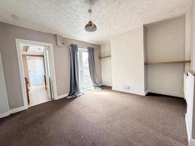 2 bedroom terraced house to rent
