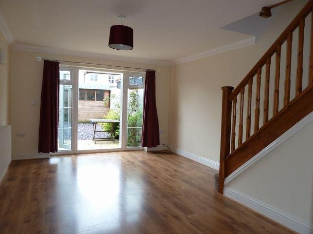 2 bedroom terraced house to rent