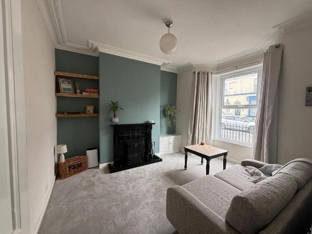 2 bedroom terraced house to rent
