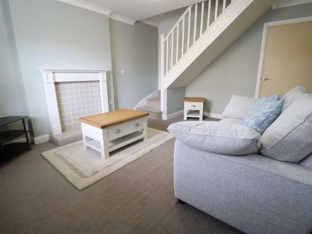 2 bedroom terraced house to rent