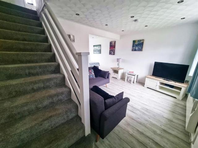 2 bedroom terraced house to rent