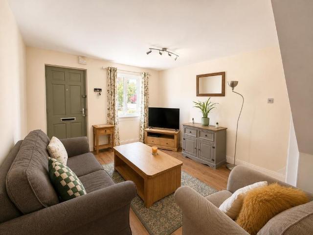 2 bedroom terraced house to rent