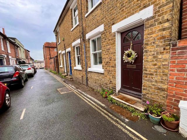 2 bedroom terraced house to rent