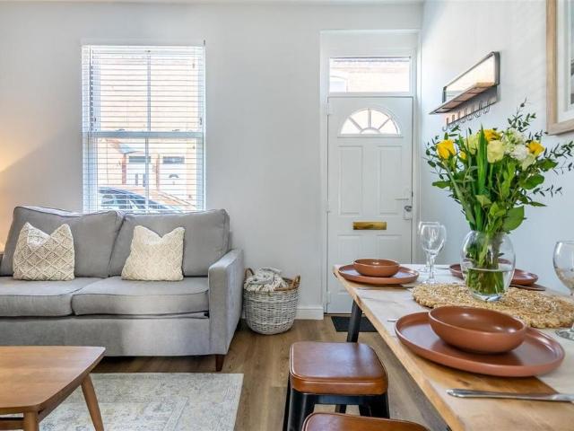 2 bedroom terraced house to rent