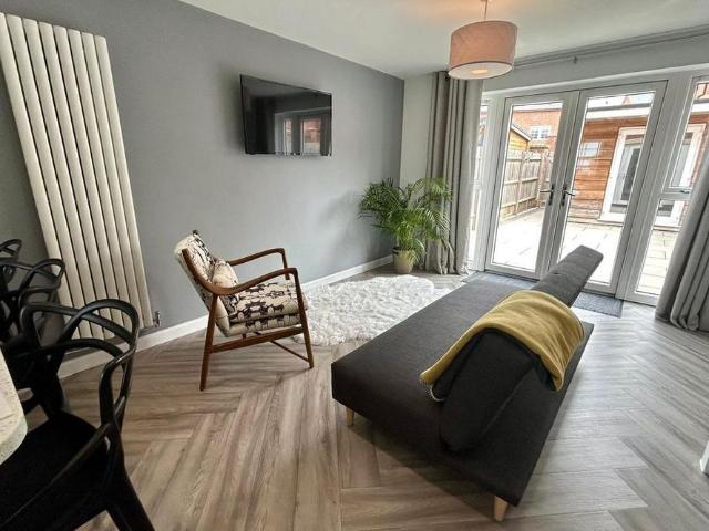 2 bedroom terraced house to rent