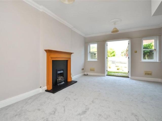 2 bedroom terraced house to rent