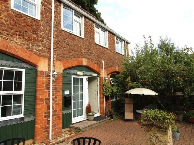 2 bedroom terraced house to rent