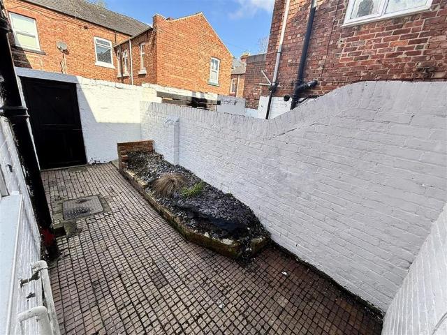 2 bedroom terraced house to rent