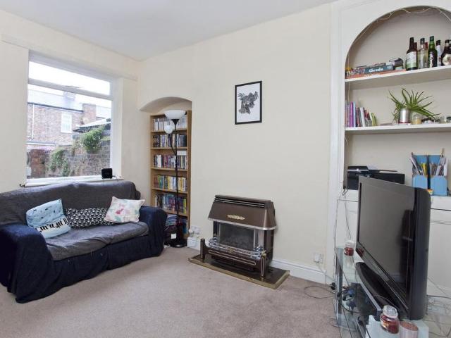2 bedroom terraced house to rent