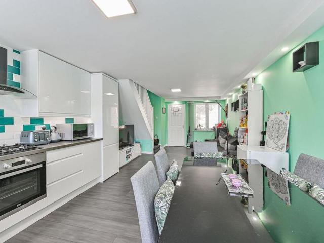 2 bedroom terraced house to rent