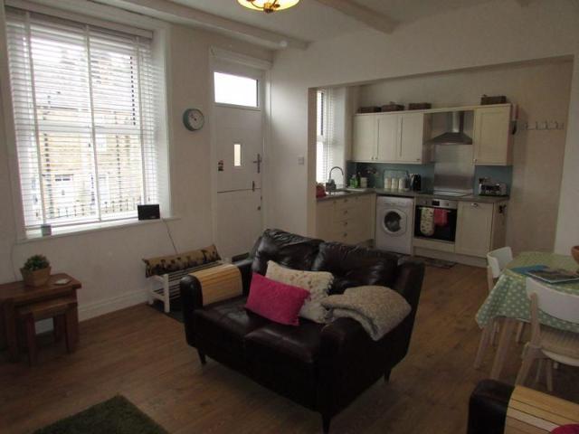 2 bedroom terraced house to rent