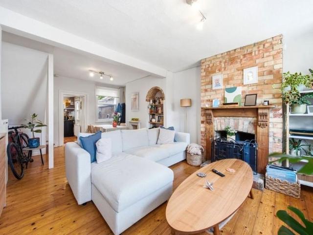 2 bedroom terraced house to rent