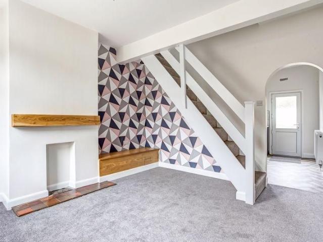 2 bedroom terraced house to rent