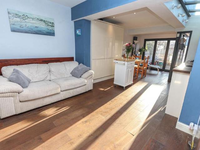 2 bedroom terraced house to rent