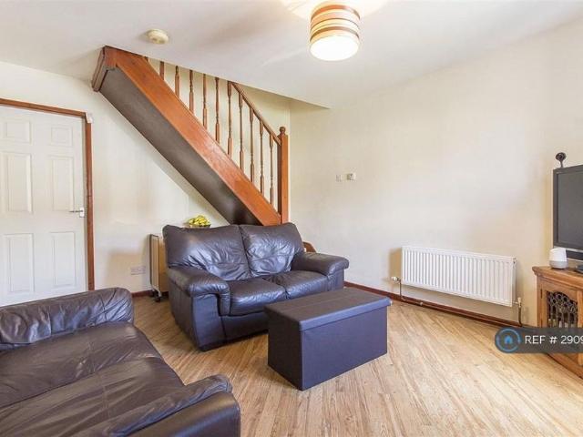 2 bedroom terraced house to rent