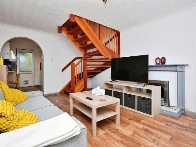 2 bedroom terraced house to rent