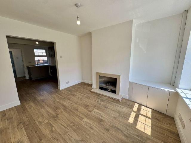 2 bedroom terraced house to rent