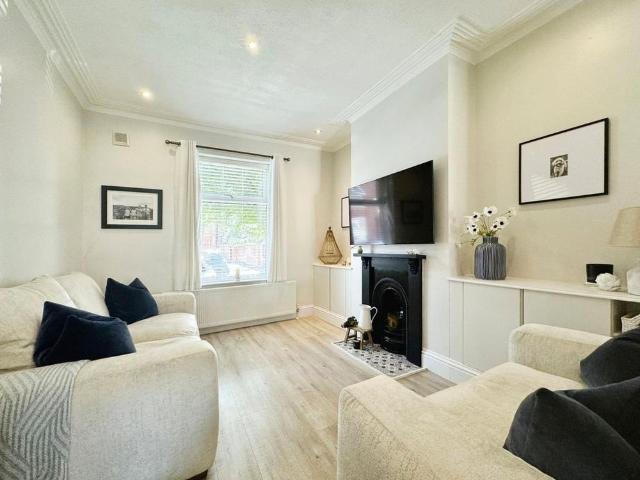 2 bedroom terraced house to rent