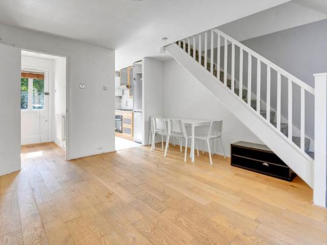 2 bedroom terraced house to rent