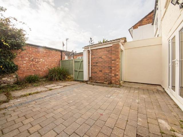 2 bedroom terraced house to rent