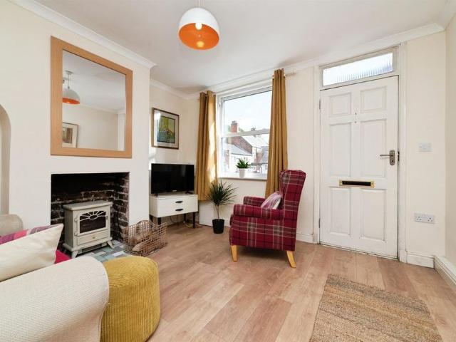 2 bedroom terraced house to rent