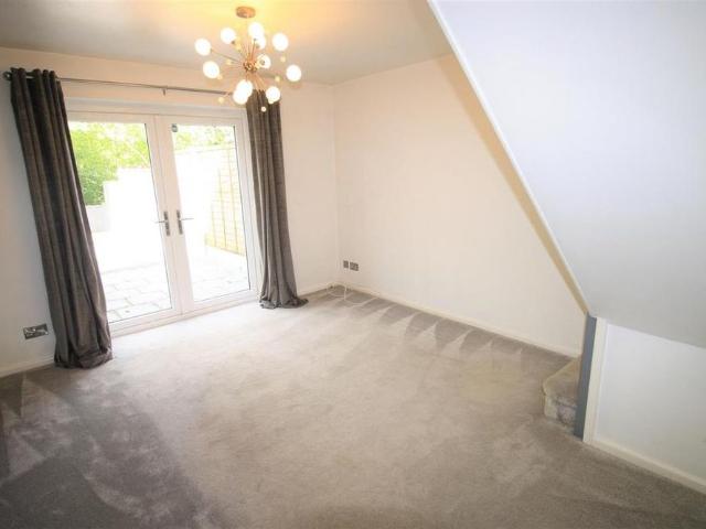 2 bedroom terraced house to rent