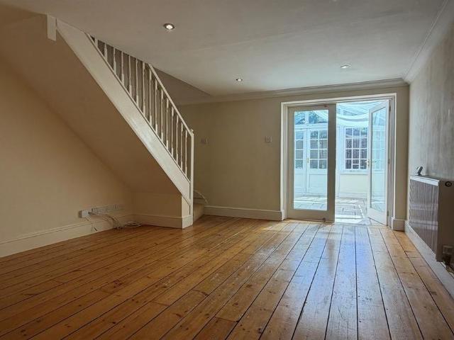 2 bedroom terraced house to rent