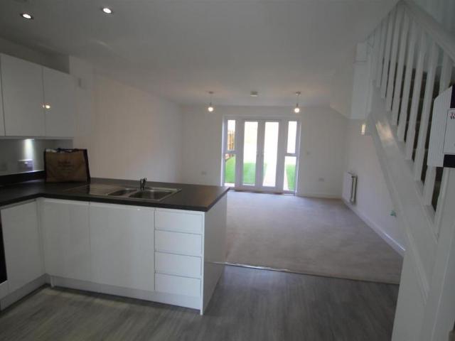 2 bedroom terraced house to rent