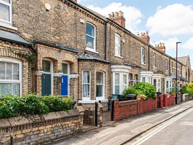 2 bedroom terraced house to rent