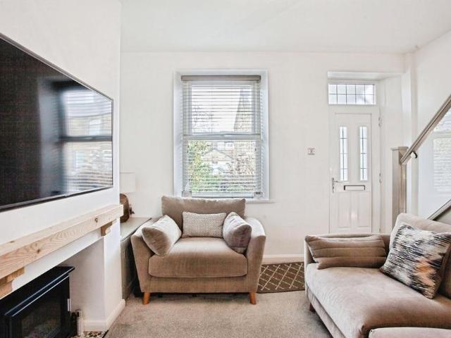 2 bedroom terraced house to rent
