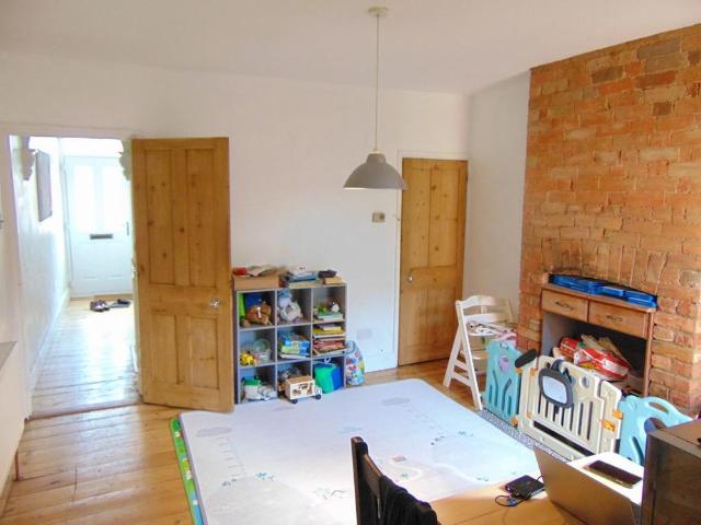 2 bedroom terraced house to rent