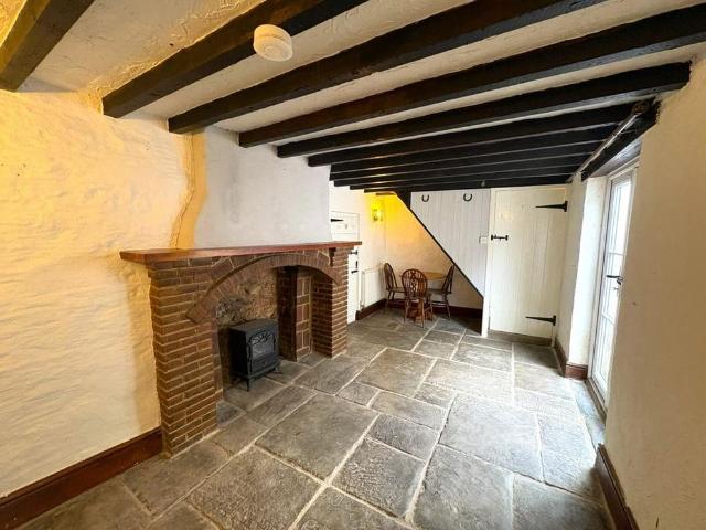 2 bedroom terraced house to rent