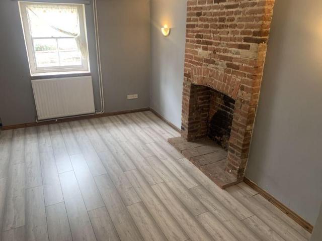 2 bedroom terraced house to rent