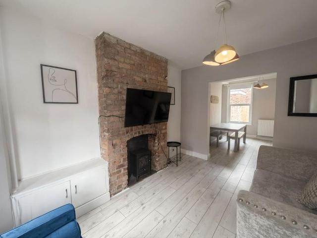 2 bedroom terraced house to rent