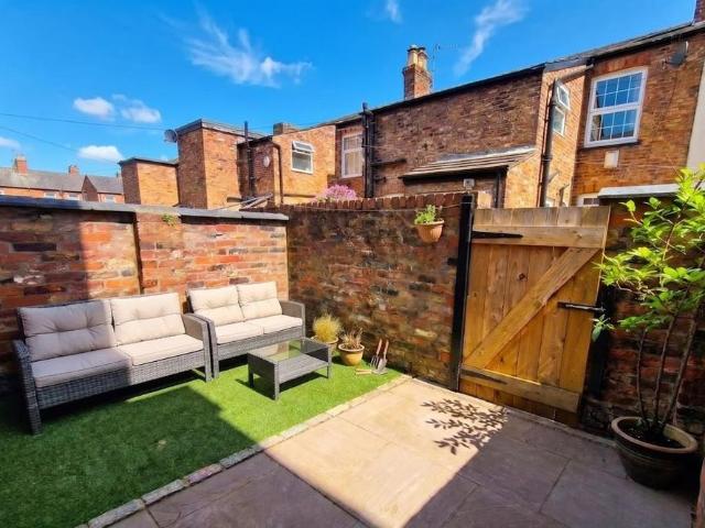 2 bedroom terraced house to rent