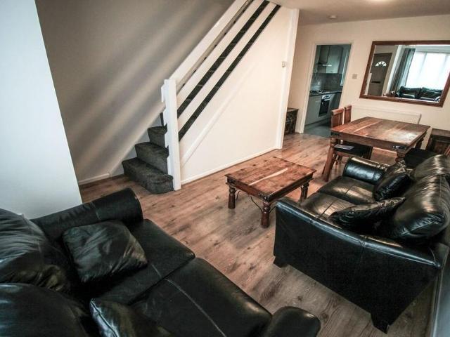 2 bedroom terraced house to rent