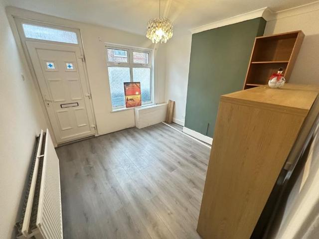 2 bedroom terraced house to rent