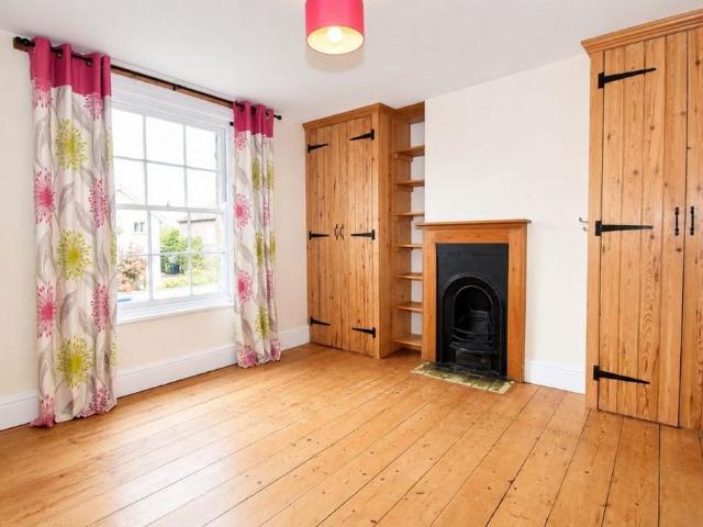 2 bedroom terraced house to rent
