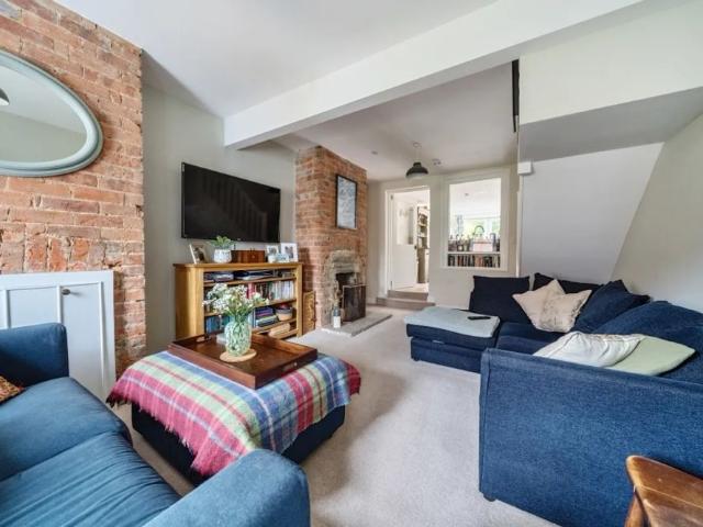 2 bedroom terraced house to rent
