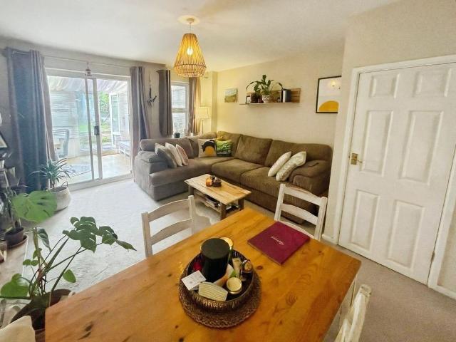 2 bedroom terraced house to rent