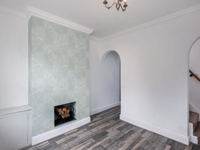 2 bedroom terraced house to rent