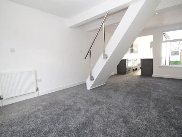 2 bedroom terraced house to rent