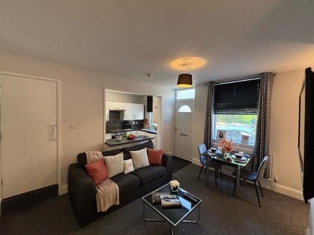 2 bedroom terraced house to rent