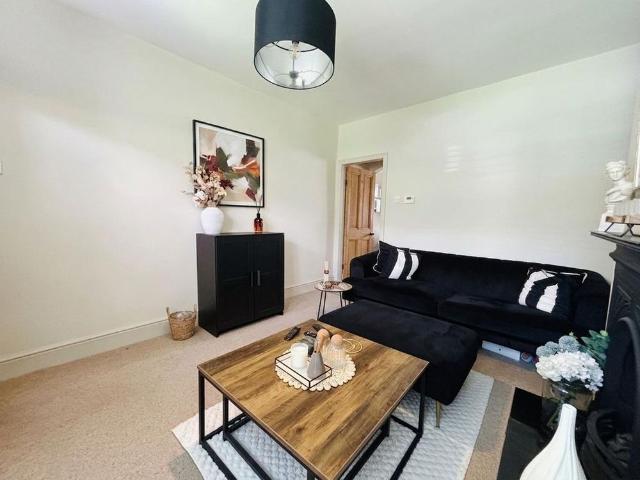 2 bedroom terraced house to rent