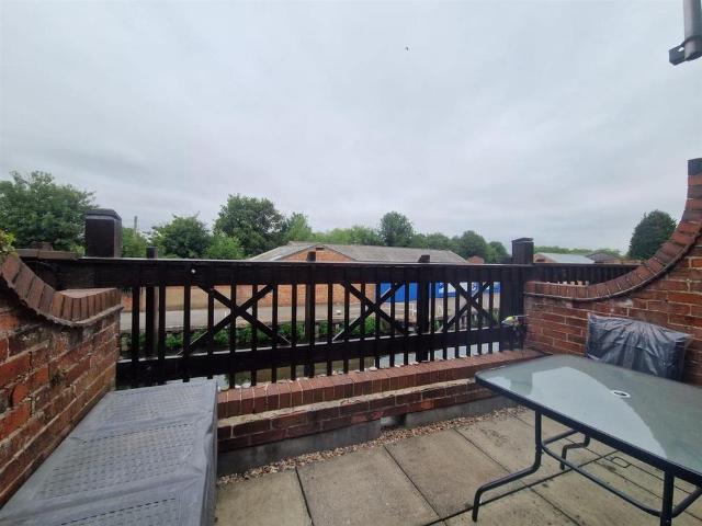 2 bedroom terraced house to rent