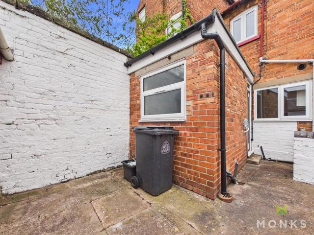 2 bedroom terraced house to rent
