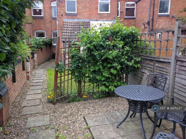 2 bedroom terraced house to rent